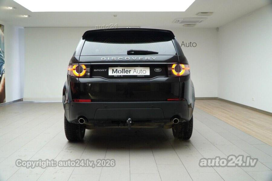 Melns Land Rover Discovery Sport 2016 Tallina, ar dzinēja tilpumu 2.00 L un nobraukumu 162 tūkst. km par 18650 €, foto 5 vietnē AUTOMOTO.COM.LV