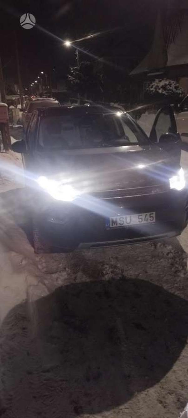 Black Land Rover Discovery Sport 2016 in Kaunas, with an engine capacity of 2.00 L and mileage of 130 thousand km for 10550 €, photo 1 on AUTOMOTO.COM.LV