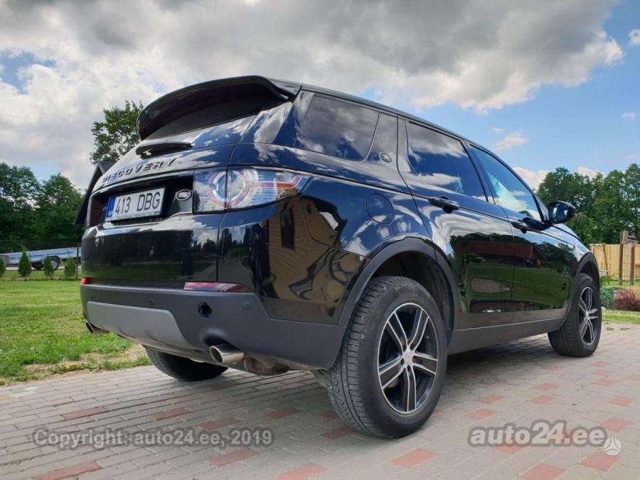Black Land Rover Discovery Sport 2016 in Valga, with an engine capacity of 2.00 L and mileage of 325 thousand km for 9999 €, photo 4 on AUTOMOTO.COM.LV