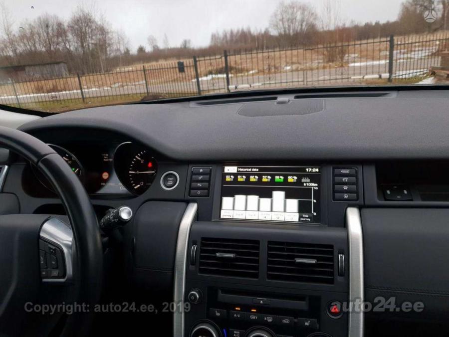 Black Land Rover Discovery Sport 2016 in Valga, with an engine capacity of 2.00 L and mileage of 325 thousand km for 9999 €, photo 7 on AUTOMOTO.COM.LV