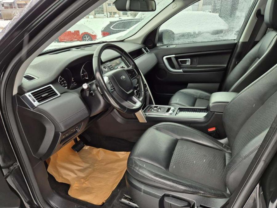Melns Land Rover Discovery Sport 2016 Utena, ar dzinēja tilpumu 2.00 L un nobraukumu 128 tūkst. km par 10490 €, foto 9 vietnē AUTOMOTO.COM.LV