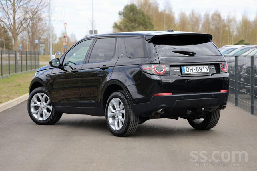 Black Land Rover Discovery Sport 2016 in Jelgava, with an engine capacity of 2.20 L and mileage of 0 thousand km for 12500 €, photo 7 on AUTOMOTO.COM.LV
