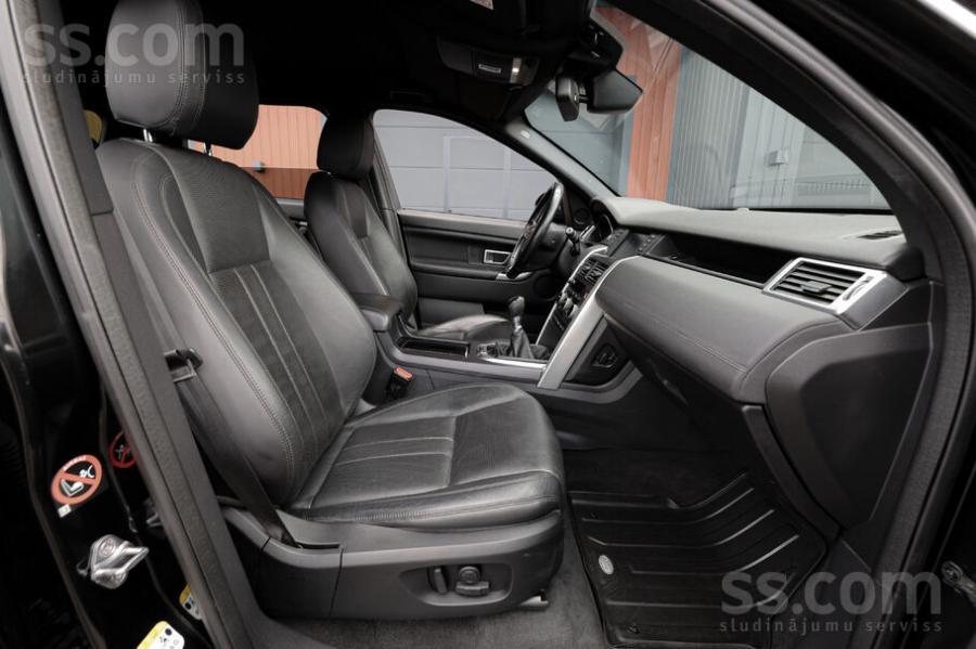 Black Land Rover Discovery Sport 2016 in Jelgava, with an engine capacity of 2.20 L and mileage of 0 thousand km for 12500 €, photo 13 on AUTOMOTO.COM.LV