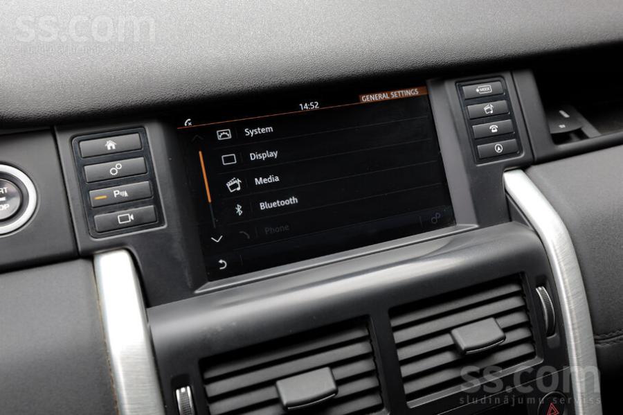 Black Land Rover Discovery Sport 2016 in Jelgava, with an engine capacity of 2.20 L and mileage of 0 thousand km for 12500 €, photo 16 on AUTOMOTO.COM.LV