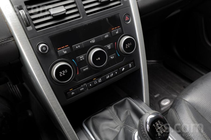 Black Land Rover Discovery Sport 2016 in Jelgava, with an engine capacity of 2.20 L and mileage of 0 thousand km for 12500 €, photo 17 on AUTOMOTO.COM.LV