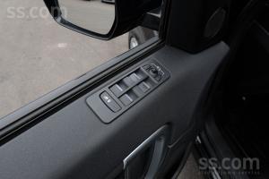 Black Land Rover Discovery Sport 2016 in Jelgava, with an engine capacity of 2.20 L and mileage of 0 thousand km for 12500 €, photo 21 on AUTOMOTO.COM.LV