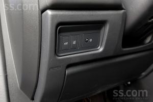 Black Land Rover Discovery Sport 2016 in Jelgava, with an engine capacity of 2.20 L and mileage of 0 thousand km for 12500 €, photo 23 on AUTOMOTO.COM.LV