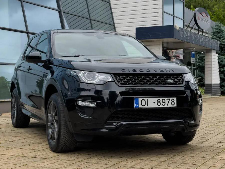 Melns Land Rover Discovery Sport 2016 Daugavpils, ar dzinēja tilpumu 2.00 L un nobraukumu 140 tūkst. km par 12650 €, foto 1 vietnē AUTOMOTO.COM.LV