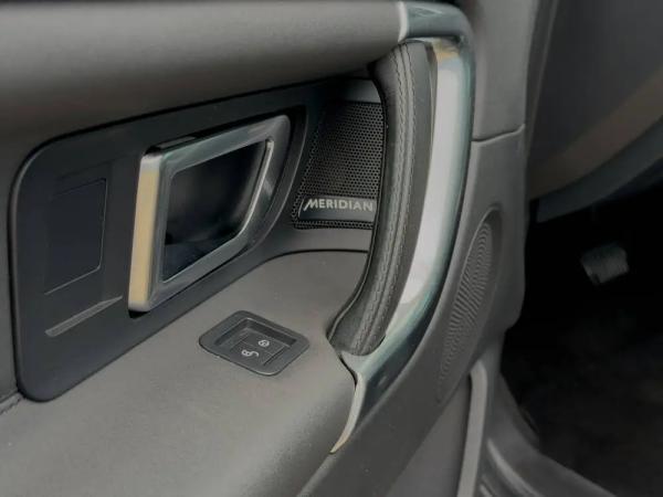 Черный Ленд Ровер Discovery Sport 2016 в Даугавпилс, объемом двигателя 2.00 л и пробегом 140 тыс. км за 12650 €, фото 5 на AUTOMOTO.COM.LV