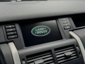 Melns Land Rover Discovery Sport 2016 Daugavpils, ar dzinēja tilpumu 2.00 L un nobraukumu 140 tūkst. km par 12650 €, foto 8 vietnē AUTOMOTO.COM.LV