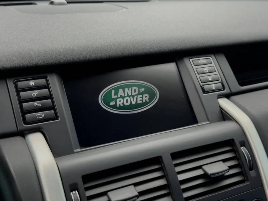 Melns Land Rover Discovery Sport 2016 Daugavpils, ar dzinēja tilpumu 2.00 L un nobraukumu 140 tūkst. km par 12650 €, foto 8 vietnē AUTOMOTO.COM.LV