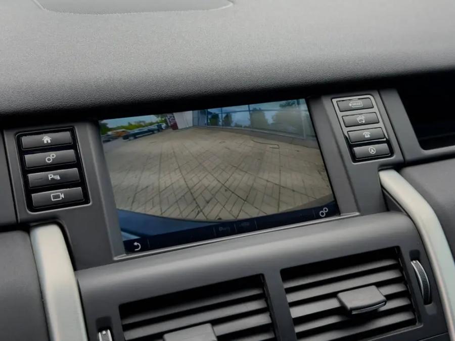 Melns Land Rover Discovery Sport 2016 Daugavpils, ar dzinēja tilpumu 2.00 L un nobraukumu 140 tūkst. km par 12650 €, foto 13 vietnē AUTOMOTO.COM.LV