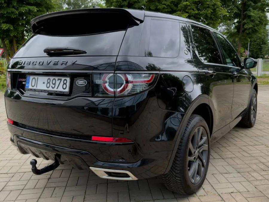Melns Land Rover Discovery Sport 2016 Daugavpils, ar dzinēja tilpumu 2.00 L un nobraukumu 140 tūkst. km par 12650 €, foto 24 vietnē AUTOMOTO.COM.LV