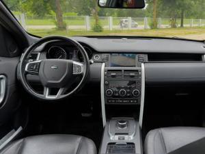 Melns Land Rover Discovery Sport 2016 Daugavpils, ar dzinēja tilpumu 2.00 L un nobraukumu 140 tūkst. km par 12650 €, foto 26 vietnē AUTOMOTO.COM.LV