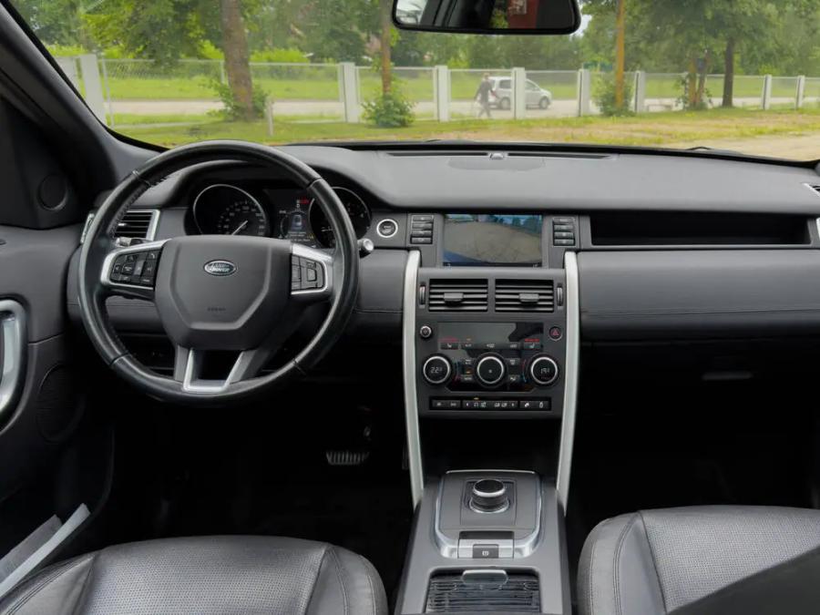 Melns Land Rover Discovery Sport 2016 Daugavpils, ar dzinēja tilpumu 2.00 L un nobraukumu 140 tūkst. km par 12650 €, foto 26 vietnē AUTOMOTO.COM.LV
