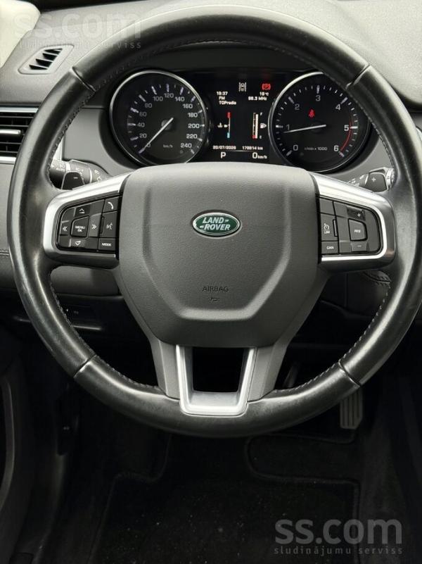 Black Land Rover Discovery Sport 2016 in Riga, with an engine capacity of 2.00 L and mileage of 179 thousand km for 9950 €, photo 6 on AUTOMOTO.COM.LV