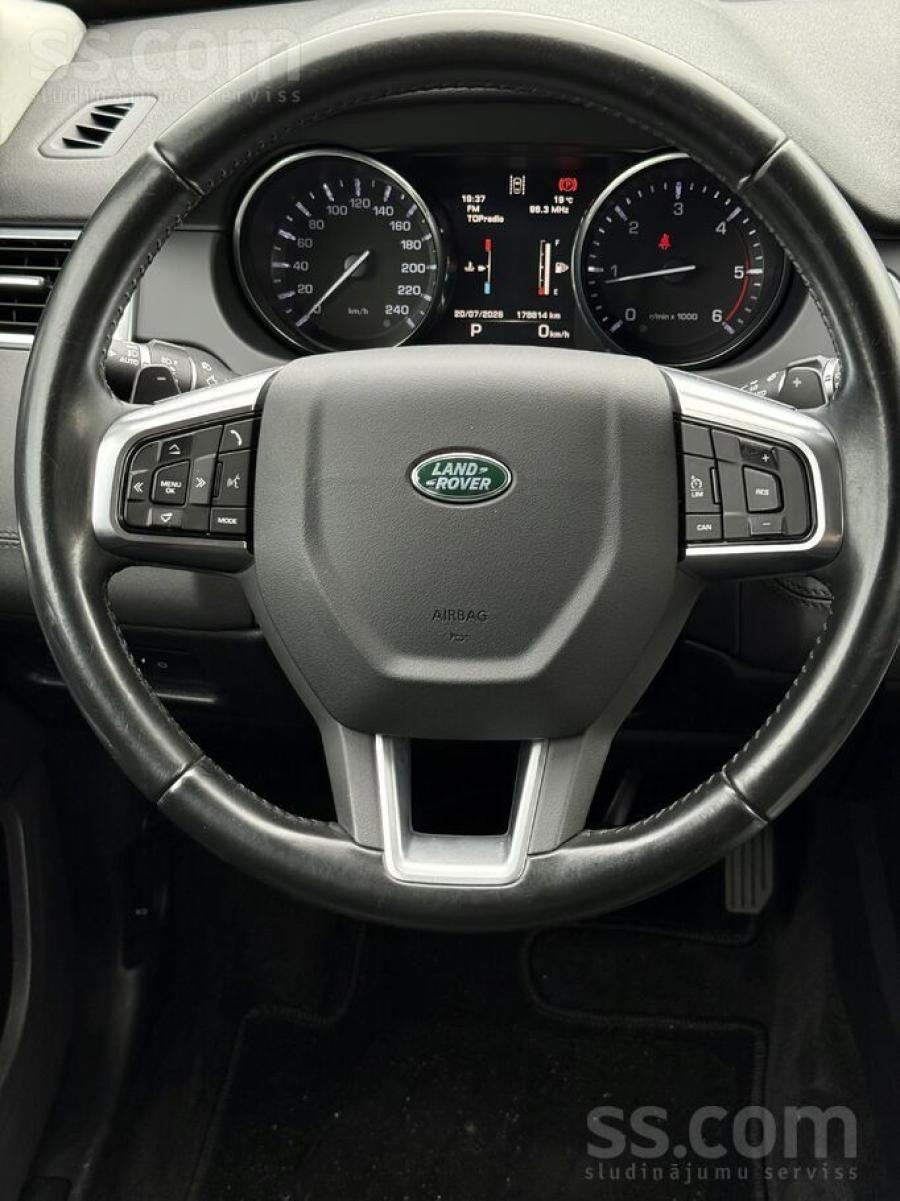 Melns Land Rover Discovery Sport 2016 Rīga, ar dzinēja tilpumu 2.00 L un nobraukumu 179 tūkst. km par 9950 €, foto 7 vietnē AUTOMOTO.COM.LV