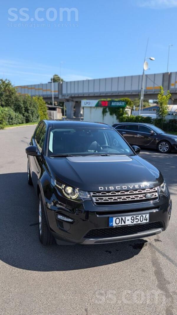 Black Land Rover Discovery Sport 2016 in Riga, with an engine capacity of 2.00 L and mileage of 221 thousand km for 12900 €, photo 2 on AUTOMOTO.COM.LV