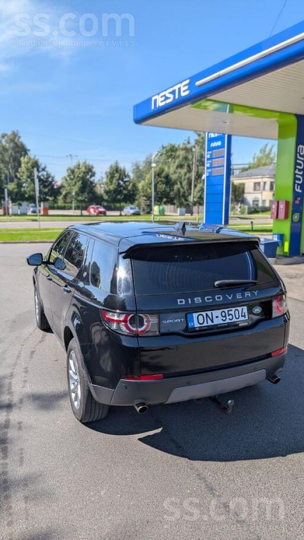 Black Land Rover Discovery Sport 2016 in Riga, with an engine capacity of 2.00 L and mileage of 221 thousand km for 12900 €, photo 5 on AUTOMOTO.COM.LV