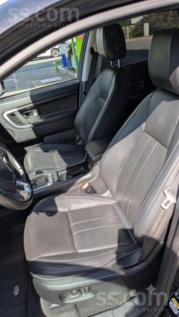 Black Land Rover Discovery Sport 2016 in Riga, with an engine capacity of 2.00 L and mileage of 221 thousand km for 12900 €, photo 8 on AUTOMOTO.COM.LV