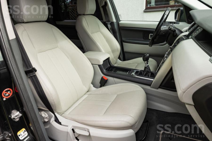 Melns Land Rover Discovery Sport 2016 Liepāja, ar dzinēja tilpumu 2.00 L un nobraukumu 186 tūkst. km par 13500 €, foto 7 vietnē AUTOMOTO.COM.LV