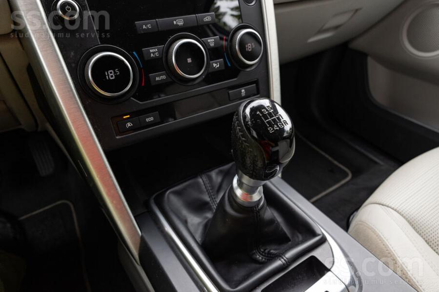 Melns Land Rover Discovery Sport 2016 Liepāja, ar dzinēja tilpumu 2.00 L un nobraukumu 186 tūkst. km par 13500 €, foto 13 vietnē AUTOMOTO.COM.LV