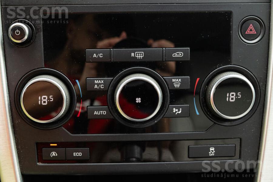 Melns Land Rover Discovery Sport 2016 Liepāja, ar dzinēja tilpumu 2.00 L un nobraukumu 186 tūkst. km par 13500 €, foto 14 vietnē AUTOMOTO.COM.LV