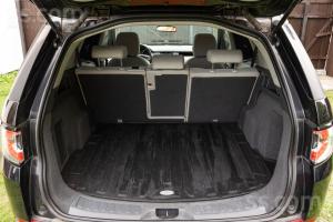 Melns Land Rover Discovery Sport 2016 Liepāja, ar dzinēja tilpumu 2.00 L un nobraukumu 186 tūkst. km par 13500 €, foto 17 vietnē AUTOMOTO.COM.LV