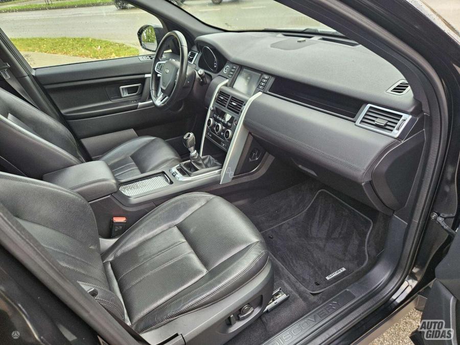 Melns Land Rover Discovery Sport 2016 Šauļi, ar dzinēja tilpumu 2.00 L un nobraukumu 91 tūkst. km par 9450 €, foto 15 vietnē AUTOMOTO.COM.LV
