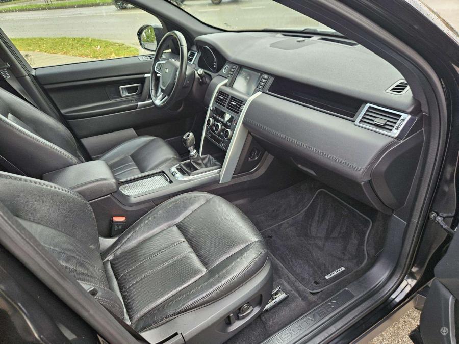 Melns Land Rover Discovery Sport 2016 Šauļi, ar dzinēja tilpumu 2.00 L un nobraukumu 91 tūkst. km par 8950 €, foto 13 vietnē AUTOMOTO.COM.LV