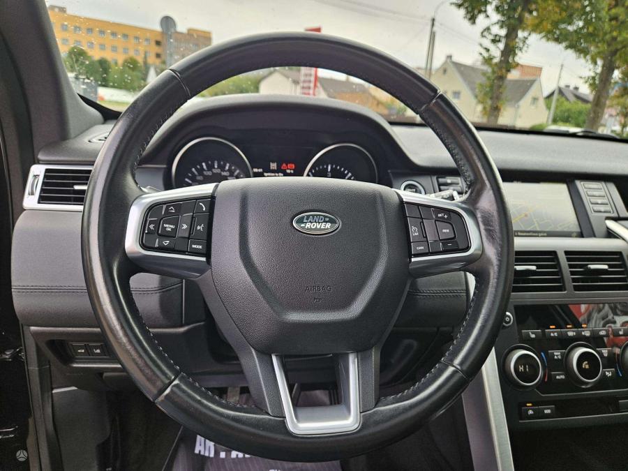 Melns Land Rover Discovery Sport 2016 Šauļi, ar dzinēja tilpumu 2.00 L un nobraukumu 91 tūkst. km par 8950 €, foto 20 vietnē AUTOMOTO.COM.LV