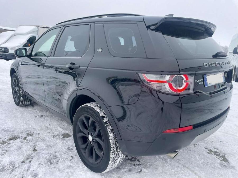 Black Land Rover Discovery Sport 2017 in Taurage, with an engine capacity of 2.00 L and mileage of 190 thousand km for 9500 €, photo 5 on AUTOMOTO.COM.LV