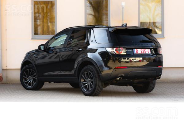 Black Land Rover Discovery Sport 2017 in Jelgava, with an engine capacity of 2.00 L and mileage of 203 thousand km for 12690 €, photo 5 on AUTOMOTO.COM.LV