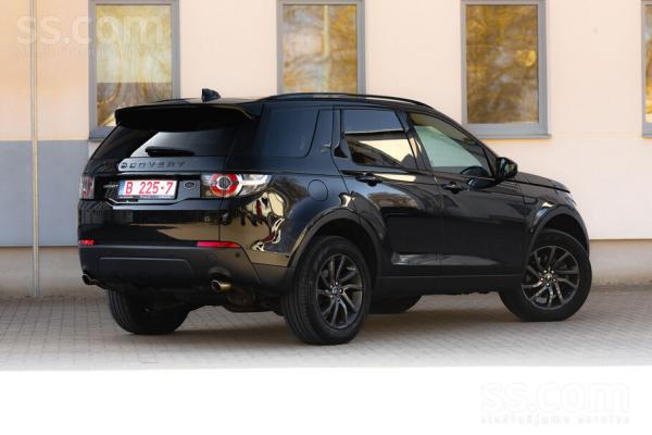 Black Land Rover Discovery Sport 2017 in Jelgava, with an engine capacity of 2.00 L and mileage of 203 thousand km for 12690 €, photo 6 on AUTOMOTO.COM.LV