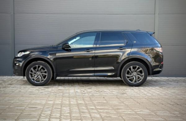 Melns Land Rover Discovery Sport 2017 Rīga, ar dzinēja tilpumu 2.00 L un nobraukumu 193 tūkst. km par 13745 €, foto 2 vietnē AUTOMOTO.COM.LV