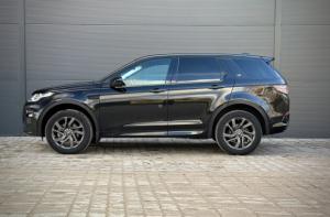 Black Land Rover Discovery Sport 2017 in Riga, with an engine capacity of 2.00 L and mileage of 193 thousand km for 13745 €, photo 3 on AUTOMOTO.COM.LV