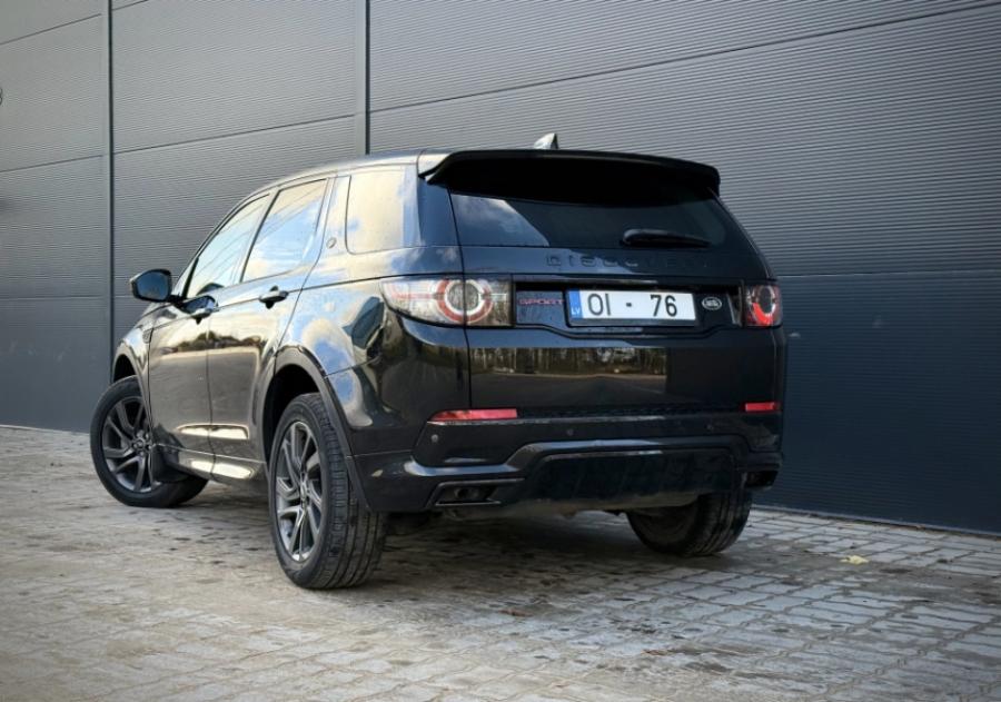 Black Land Rover Discovery Sport 2017 in Riga, with an engine capacity of 2.00 L and mileage of 193 thousand km for 13745 €, photo 4 on AUTOMOTO.COM.LV