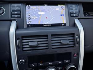 Black Land Rover Discovery Sport 2017 in Riga, with an engine capacity of 2.00 L and mileage of 193 thousand km for 13745 €, photo 11 on AUTOMOTO.COM.LV