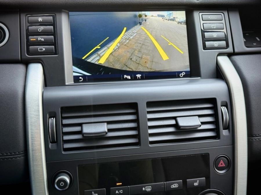 Black Land Rover Discovery Sport 2017 in Riga, with an engine capacity of 2.00 L and mileage of 193 thousand km for 13745 €, photo 13 on AUTOMOTO.COM.LV