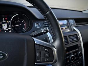 Black Land Rover Discovery Sport 2017 in Riga, with an engine capacity of 2.00 L and mileage of 193 thousand km for 13745 €, photo 16 on AUTOMOTO.COM.LV