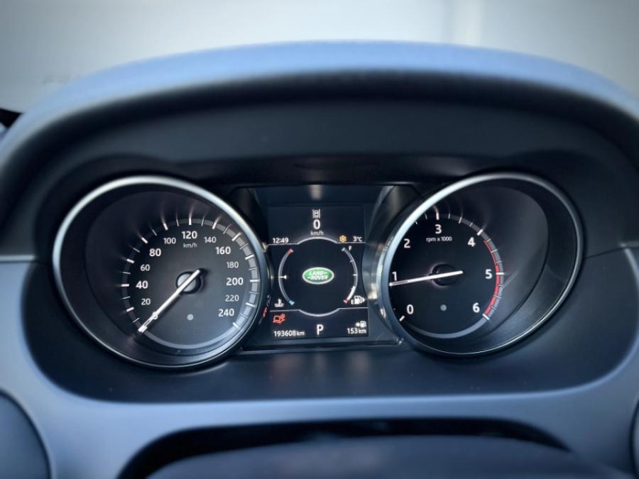 Black Land Rover Discovery Sport 2017 in Riga, with an engine capacity of 2.00 L and mileage of 193 thousand km for 13745 €, photo 17 on AUTOMOTO.COM.LV