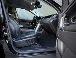 Black Land Rover Discovery Sport 2017 in Riga, with an engine capacity of 2.00 L and mileage of 193 thousand km for 13745 €, photo 20 on AUTOMOTO.COM.LV