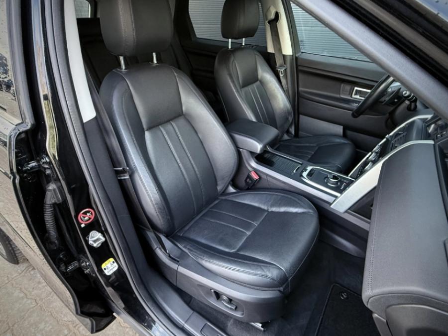 Black Land Rover Discovery Sport 2017 in Riga, with an engine capacity of 2.00 L and mileage of 193 thousand km for 13745 €, photo 21 on AUTOMOTO.COM.LV