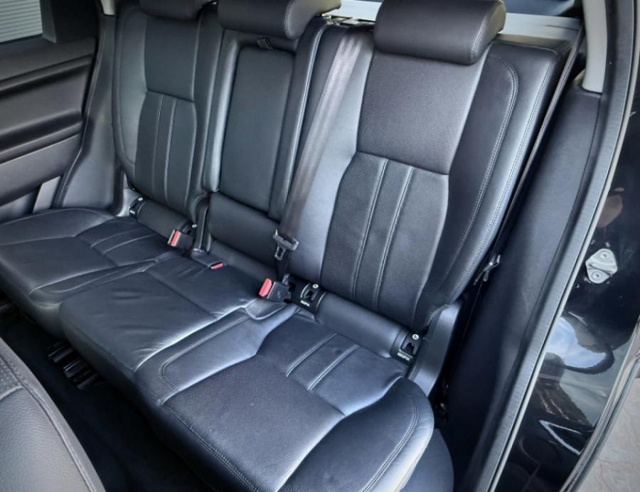 Black Land Rover Discovery Sport 2017 in Riga, with an engine capacity of 2.00 L and mileage of 193 thousand km for 13745 €, photo 23 on AUTOMOTO.COM.LV