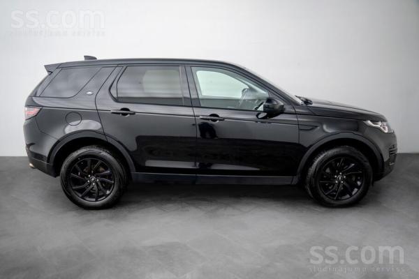 Black Land Rover Discovery Sport 2017 in Tallinn, with an engine capacity of 2.00 L and mileage of 227 thousand km for 11999 €, photo 4 on AUTOMOTO.COM.LV