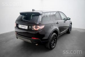 Black Land Rover Discovery Sport 2017 in Tallinn, with an engine capacity of 2.00 L and mileage of 227 thousand km for 11999 €, photo 6 on AUTOMOTO.COM.LV