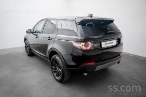 Black Land Rover Discovery Sport 2017 in Tallinn, with an engine capacity of 2.00 L and mileage of 227 thousand km for 11999 €, photo 8 on AUTOMOTO.COM.LV