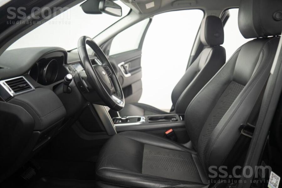 Black Land Rover Discovery Sport 2017 in Tallinn, with an engine capacity of 2.00 L and mileage of 227 thousand km for 11999 €, photo 10 on AUTOMOTO.COM.LV