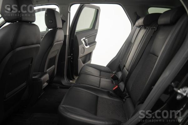 Black Land Rover Discovery Sport 2017 in Tallinn, with an engine capacity of 2.00 L and mileage of 227 thousand km for 11999 €, photo 10 on AUTOMOTO.COM.LV