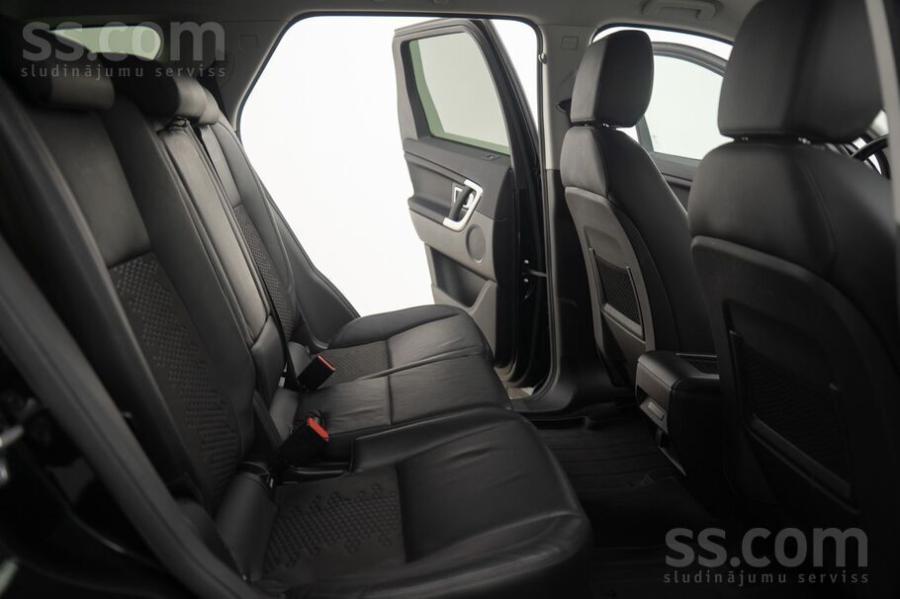 Black Land Rover Discovery Sport 2017 in Tallinn, with an engine capacity of 2.00 L and mileage of 227 thousand km for 11999 €, photo 12 on AUTOMOTO.COM.LV